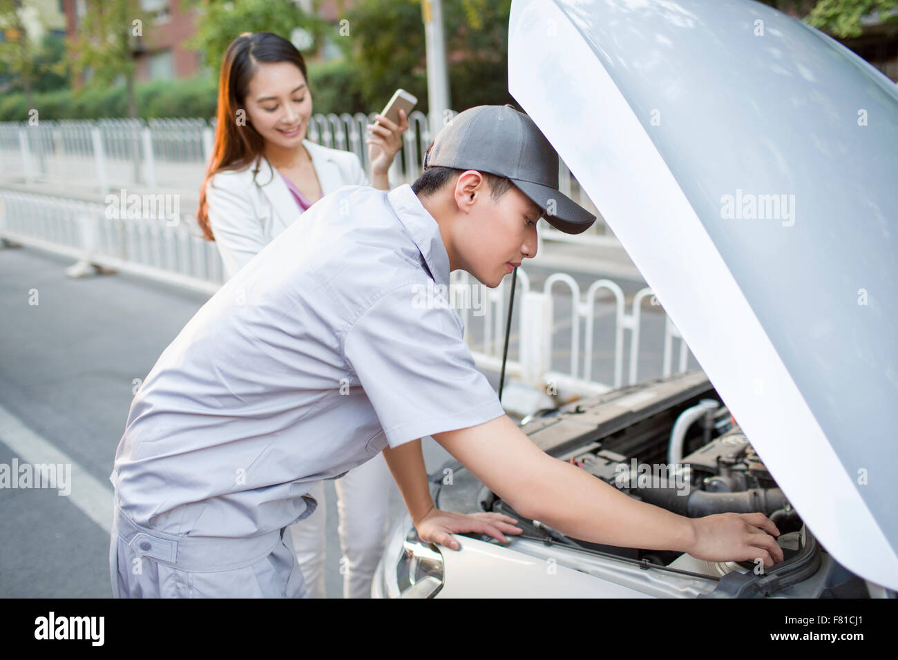 Auto mechanic, 20 25 years hi-res stock photography and images - Alamy