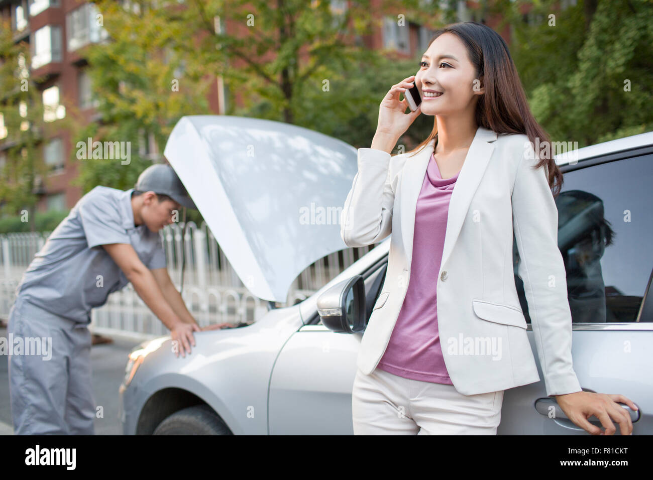 Auto mechanic and car owner Stock Photo - Alamy