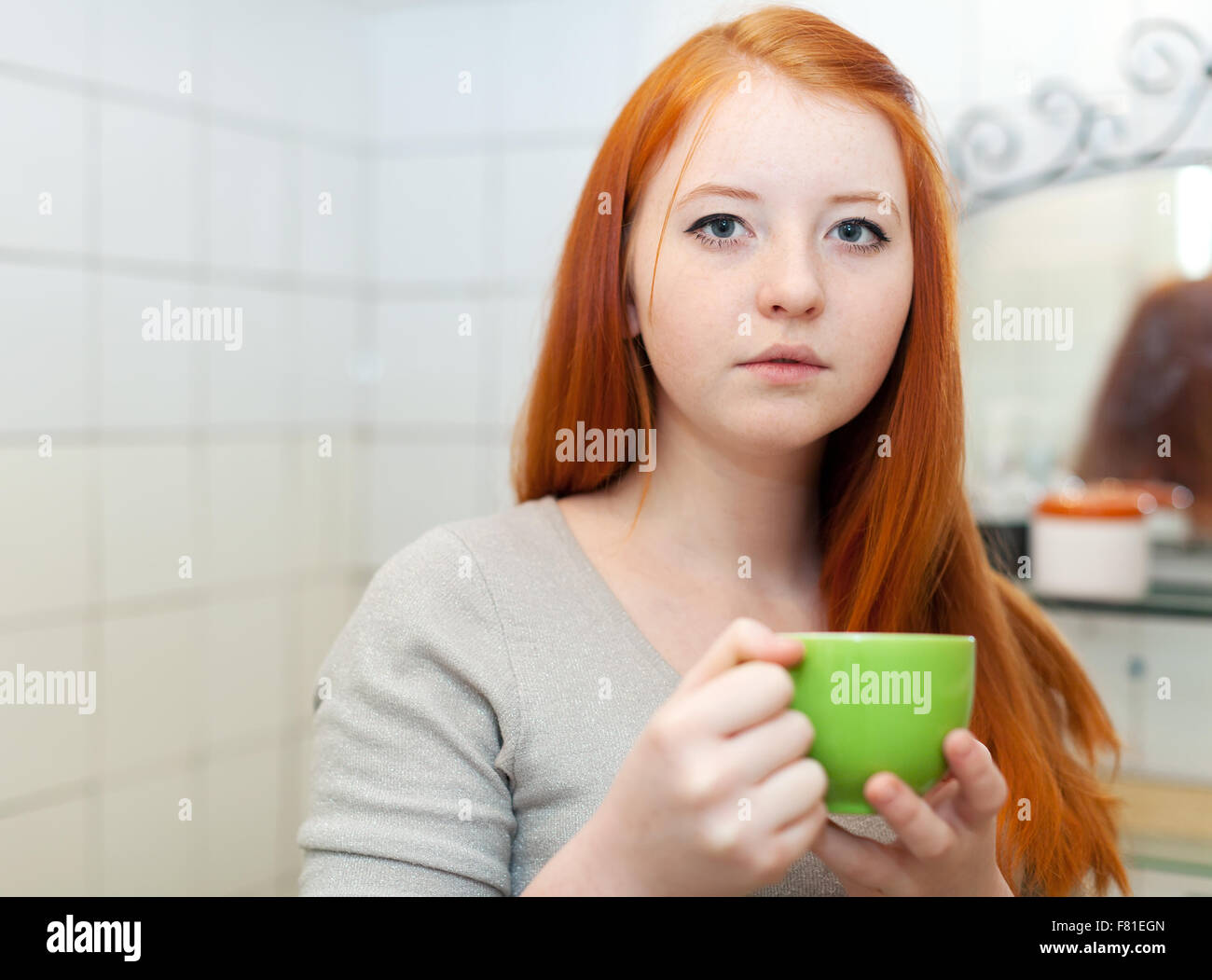 Person gargle mirror hi-res stock photography and images - Alamy