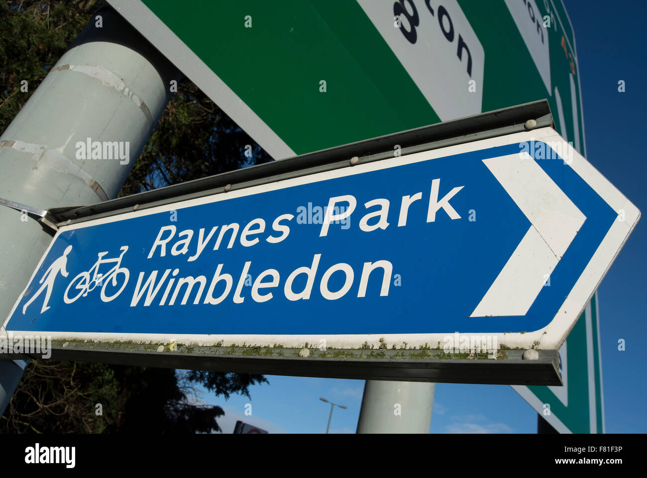 Cycle route sign wimbledon hi-res stock photography and images - Alamy