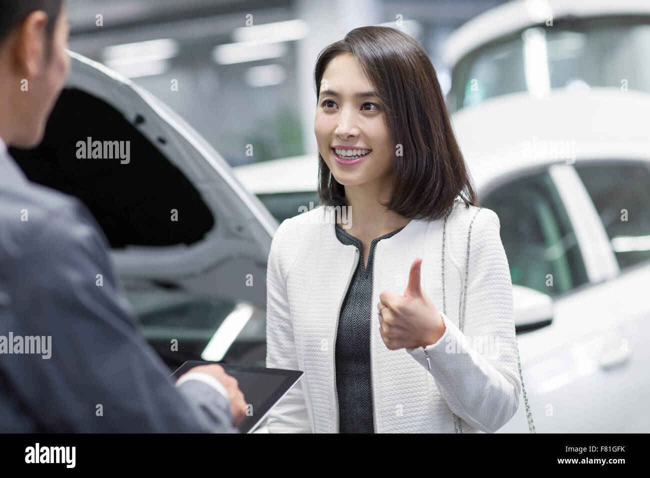 Auto mechanic talking with car owner Stock Photo - Alamy