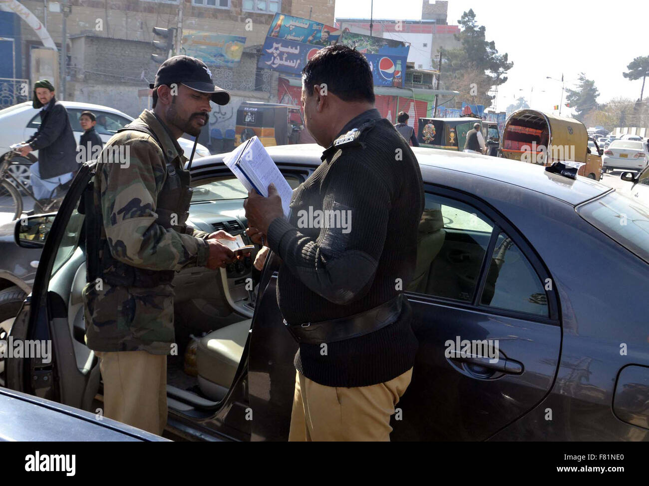 Pakistan. 4th December, 2015. Quetta Police staffs are searching ...