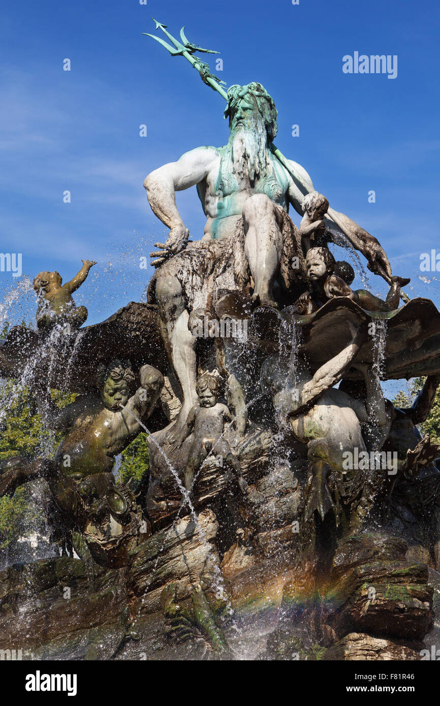 Neptune roman god water sculpture hi-res stock photography and images ...