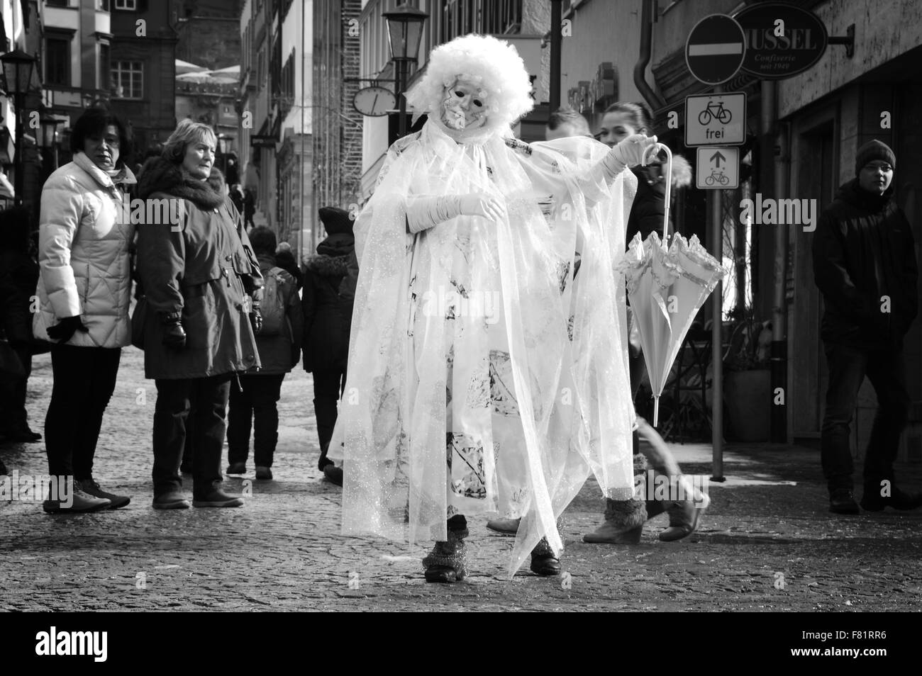 Old lady disguise hi-res stock photography and images - Alamy
