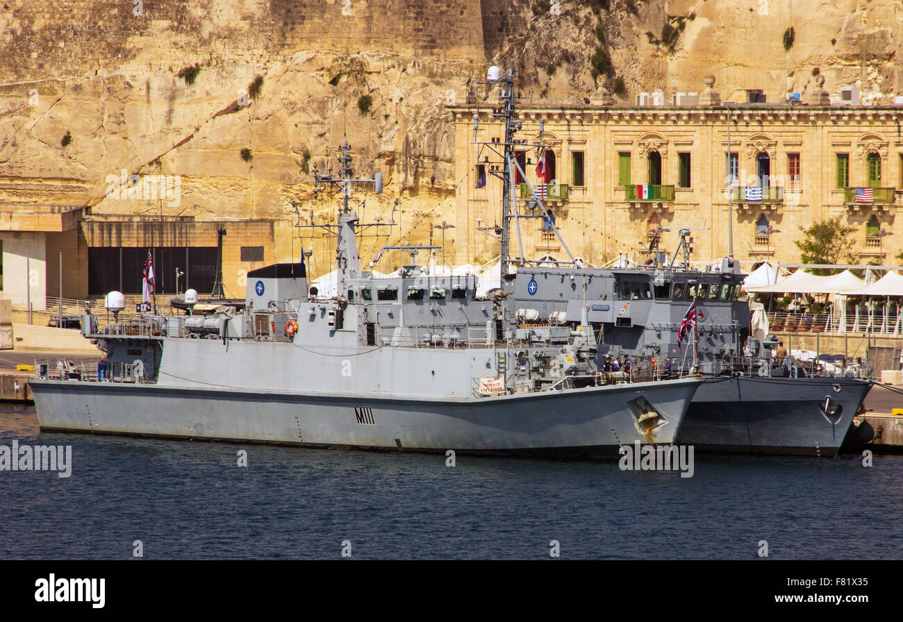 HMS Blyth (M111) is a Sandown Class Minehunter Stock Photo - Alamy