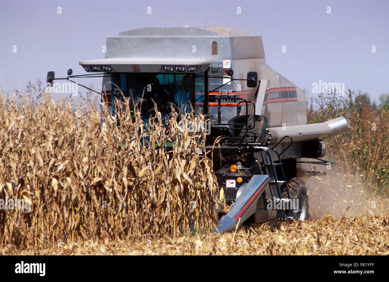 Gleaner combine hi-res stock photography and images - Alamy