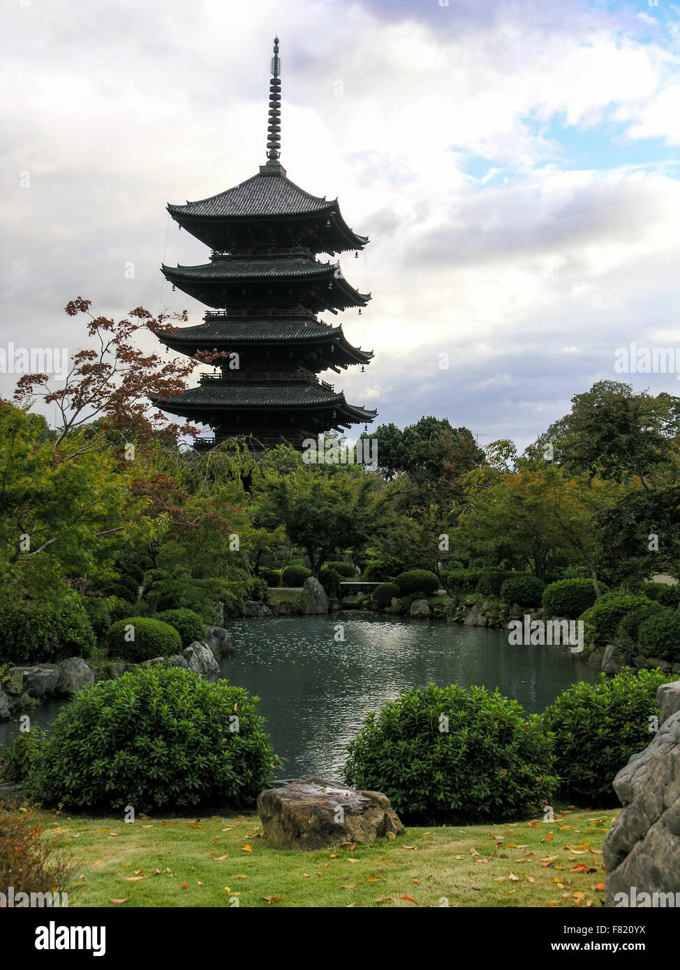 Toji kyoto view hi-res stock photography and images - Alamy