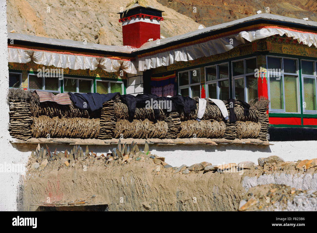 Yak dung house hi-res stock photography and images - Alamy