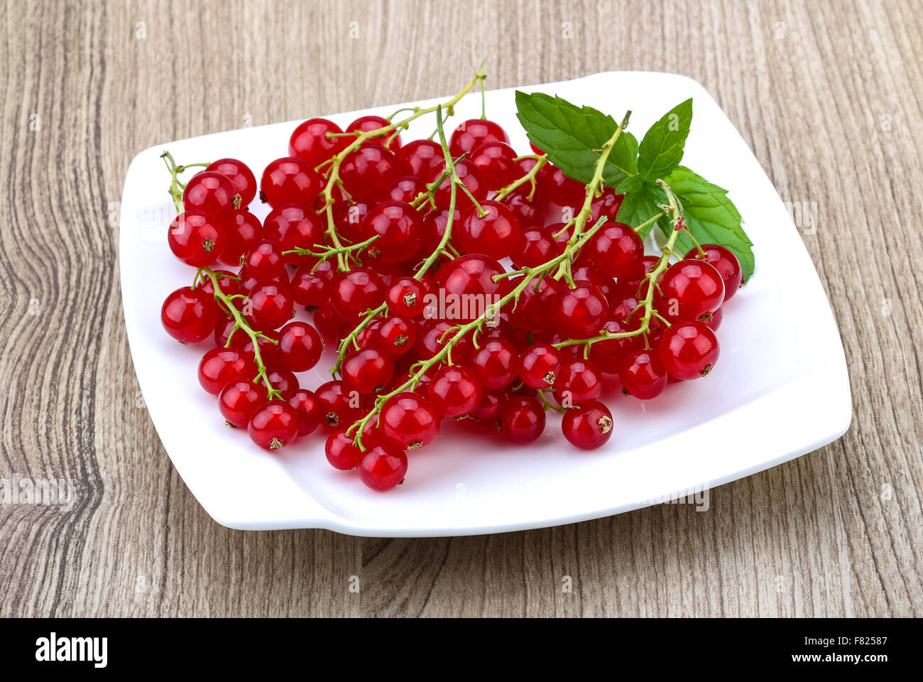 Fresh ripe Red currants in the bowl on wood background Stock Photo - Alamy