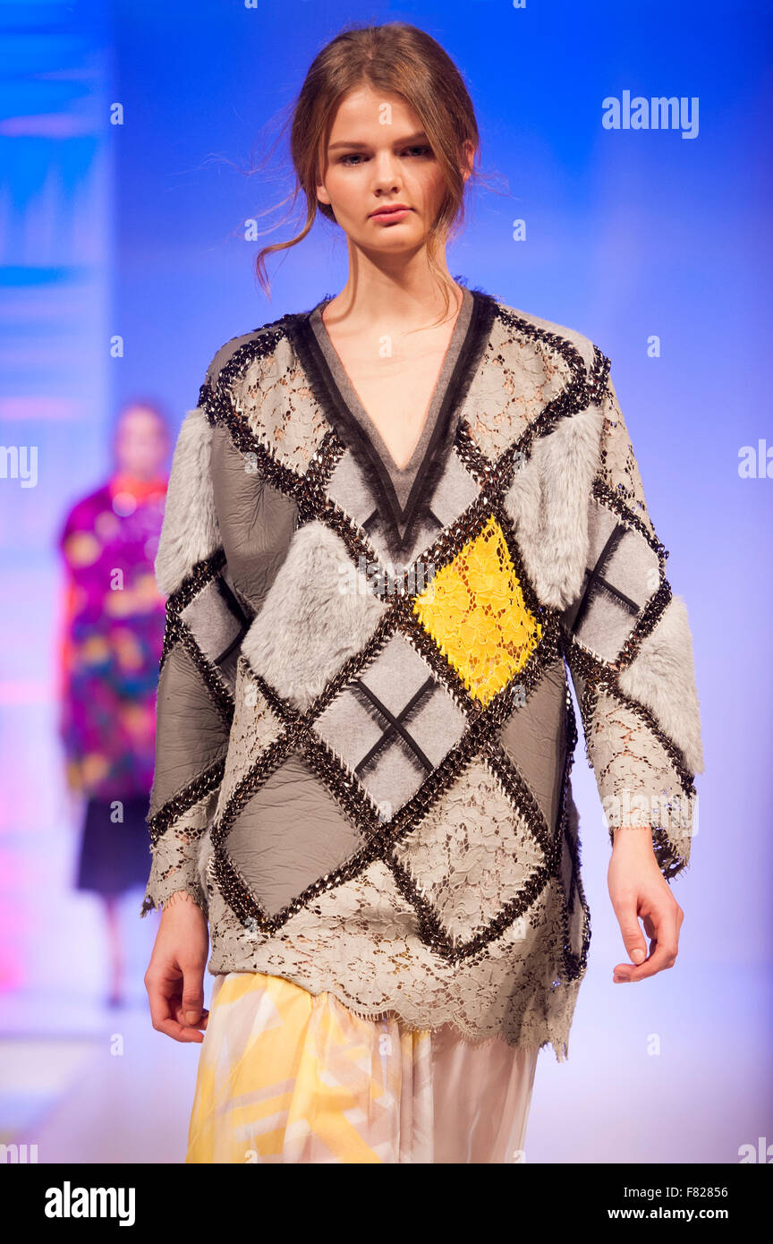 Clothes shows live theatre show hi-res stock photography and images - Alamy