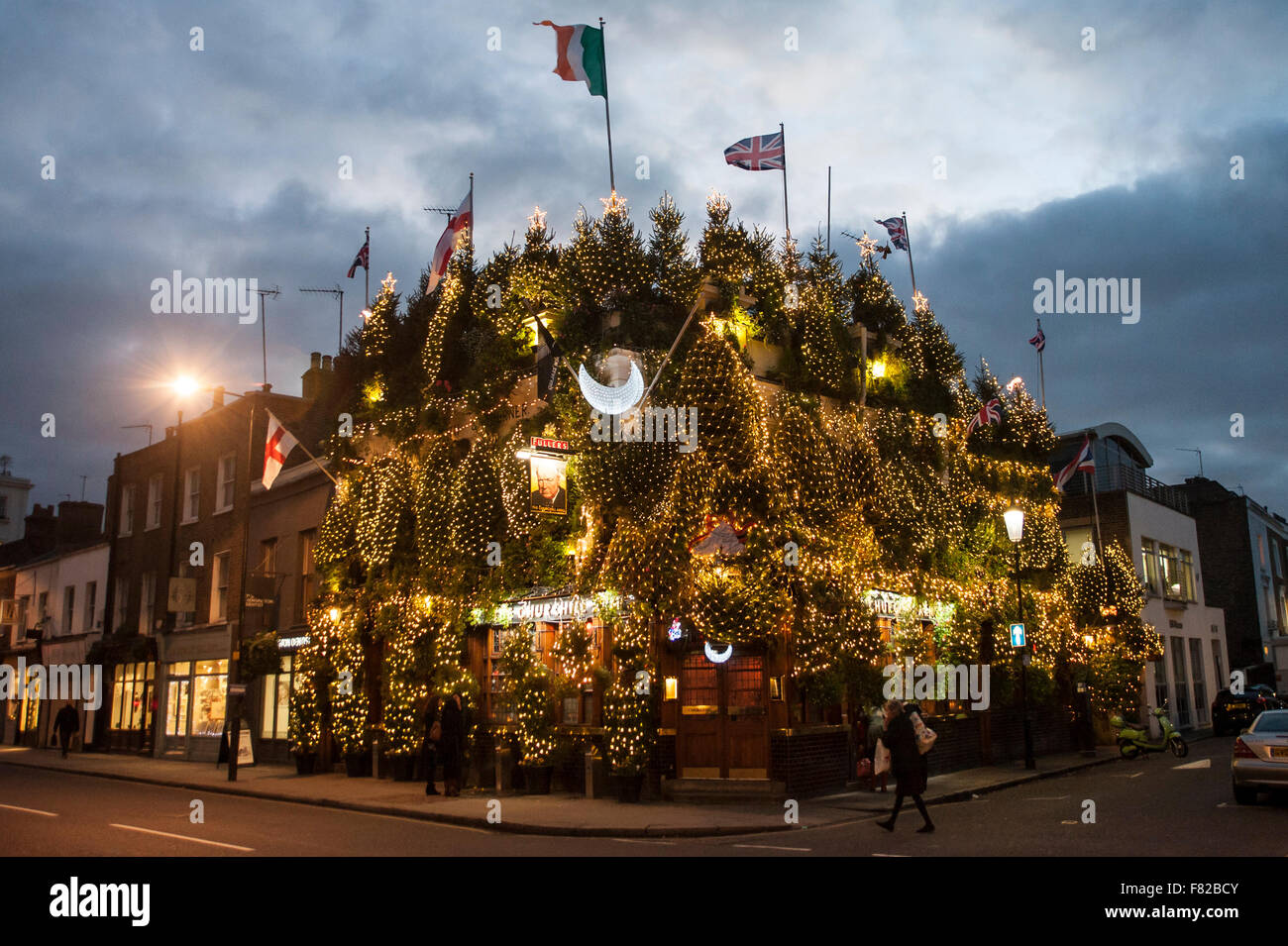 Pub christmas decorations hi-res stock photography and images - Alamy