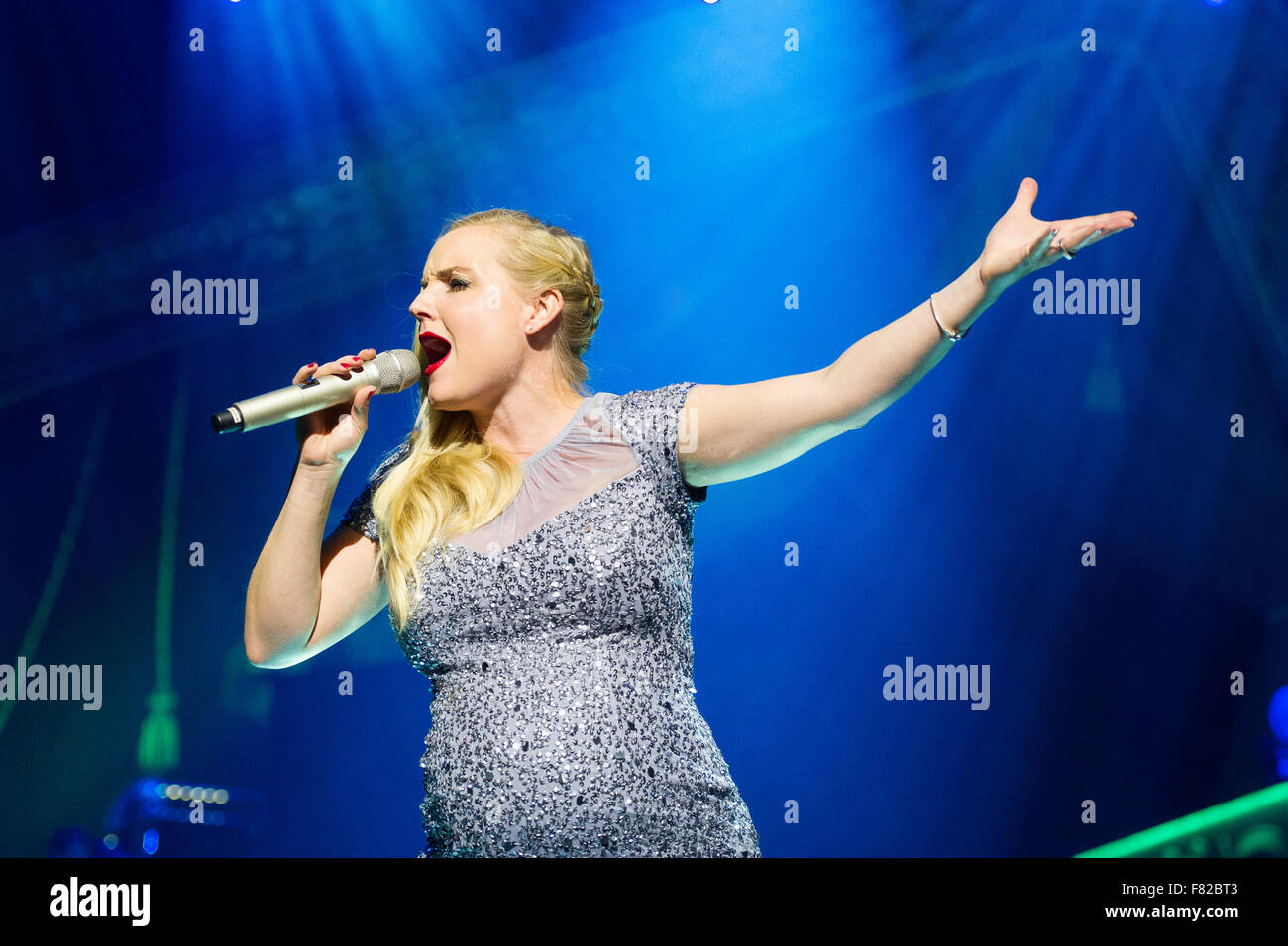 Kerry ellis performing broadway bay hi-res stock photography and images ...