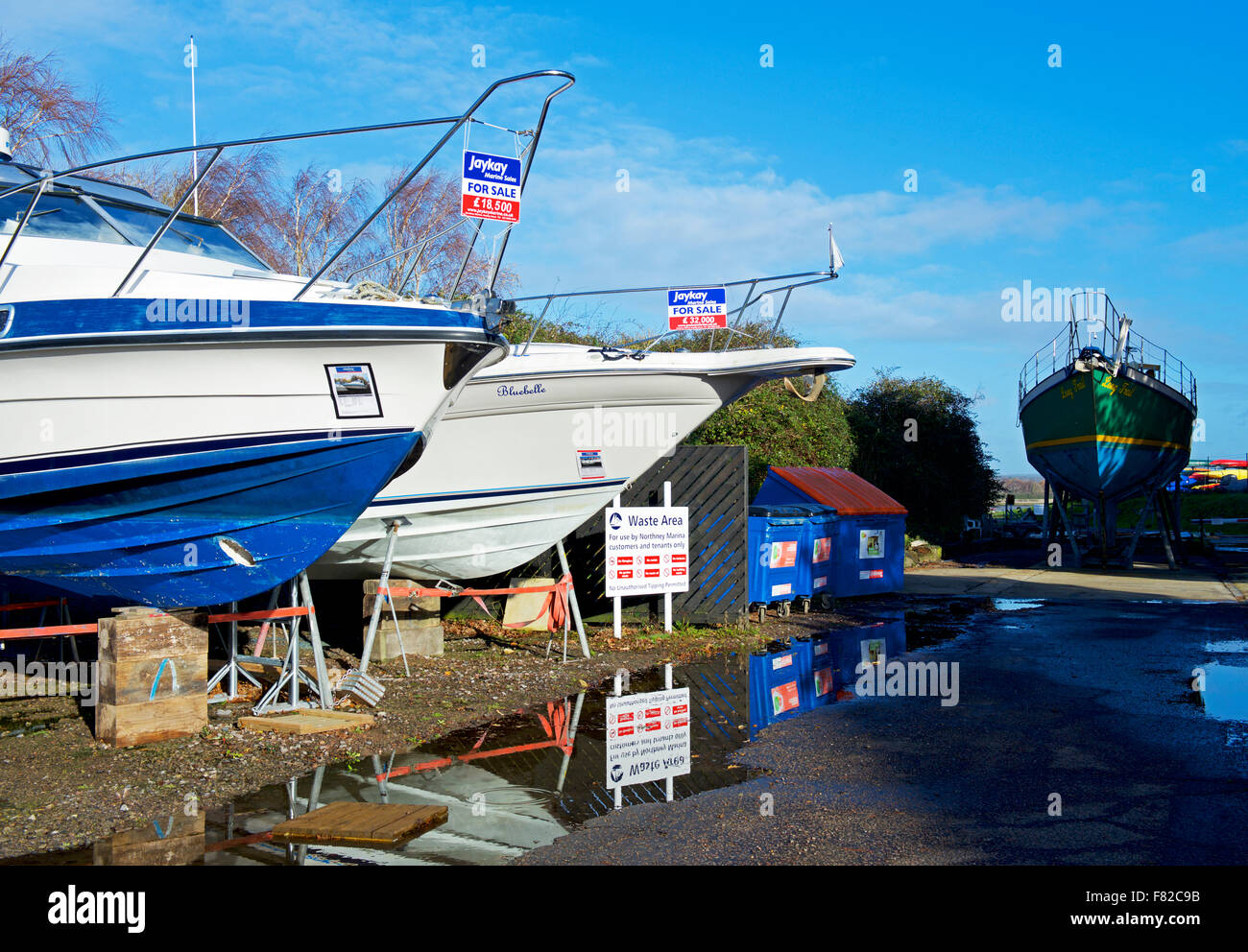 Yachts for sale hi-res stock photography and images - Alamy