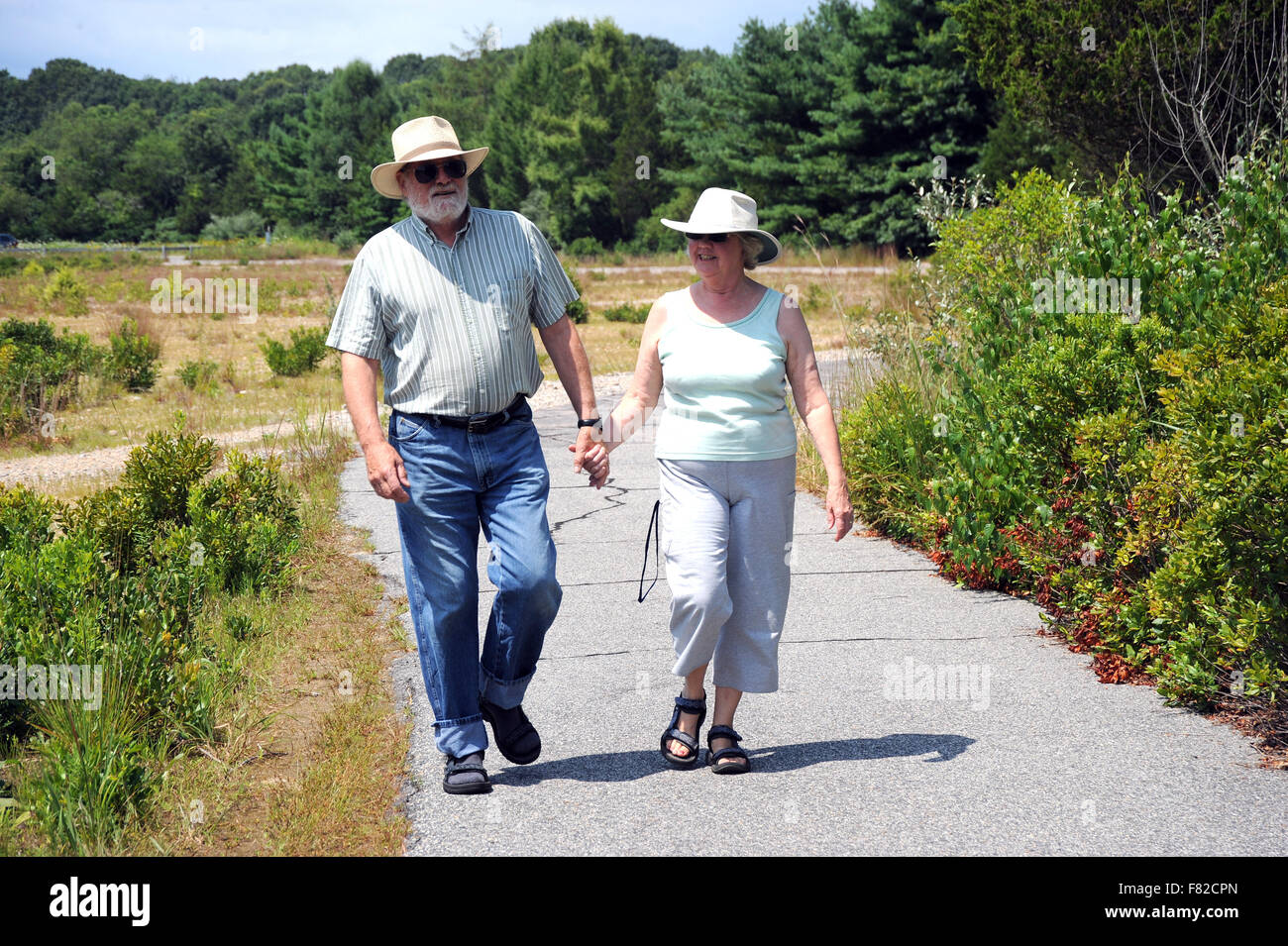 Couple walking trail hi-res stock photography and images - Alamy