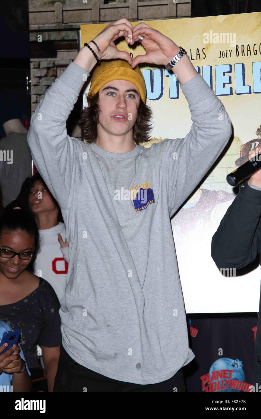 Nash Grier Smiler Nash Grier And Cameron Dallas Visit Planet Hollywood