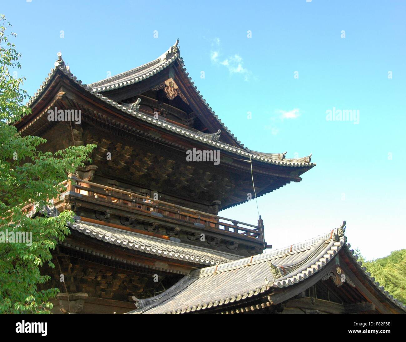 Japanese temple beams hi-res stock photography and images - Alamy