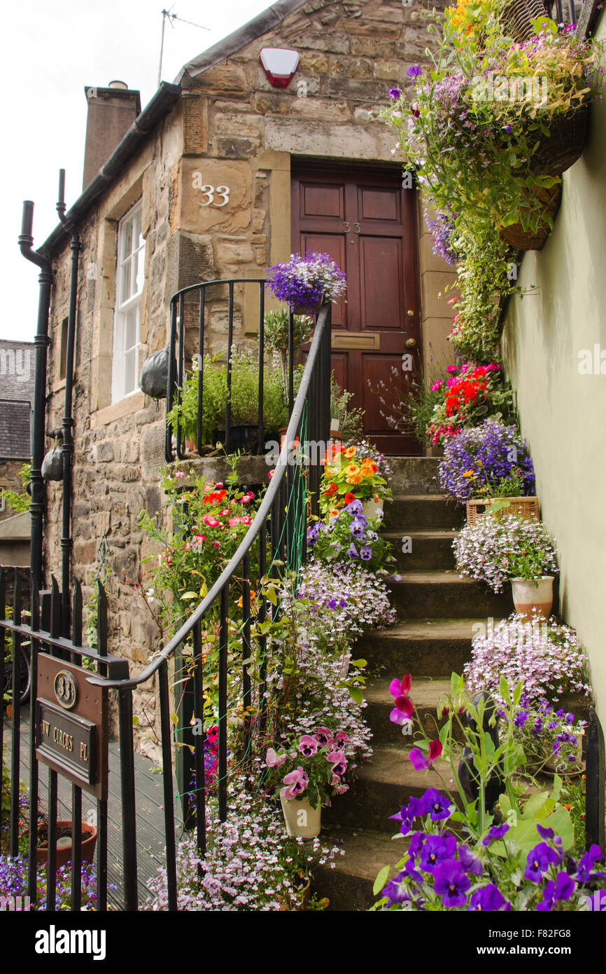 Old stone cottage hi-res stock photography and images - Alamy