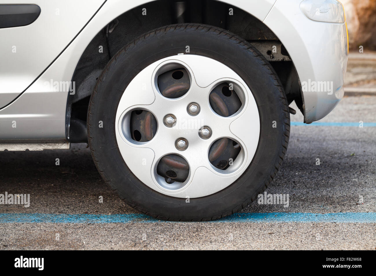 Alloy wheel rims hi-res stock photography and images - Alamy