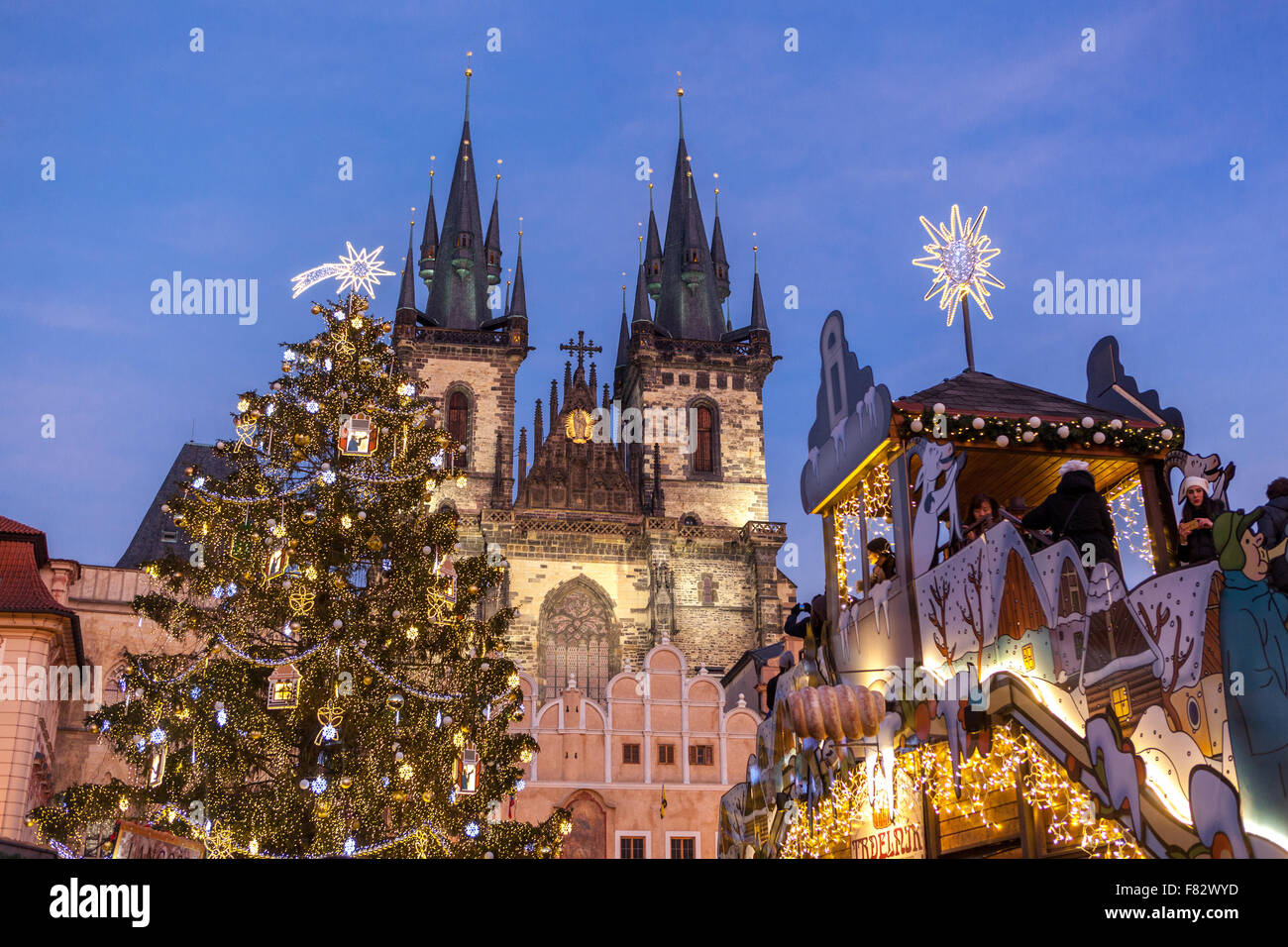 Old Town Square, Christmas market and tree, Prague, Czech Republic ...