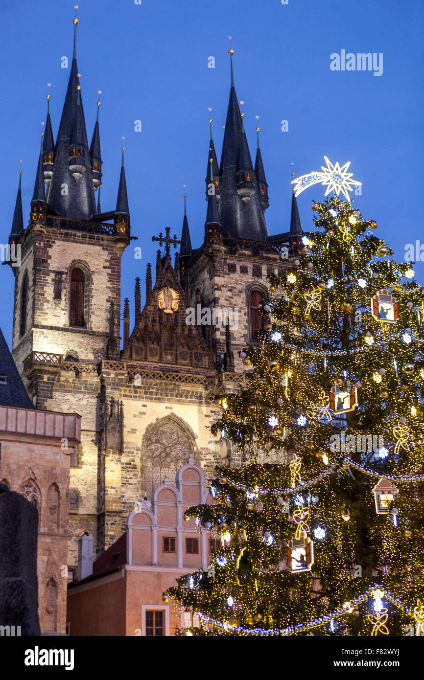 Old Town Square, Christmas market and tree, Prague, Czech Republic ...