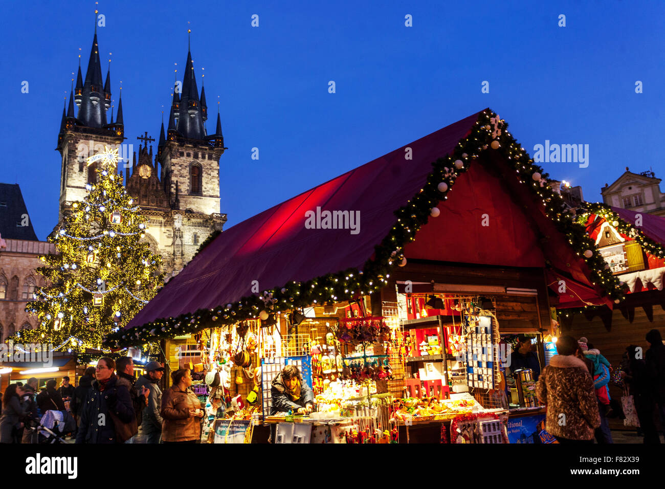 Prague Christmas market, Old Town Square, Christmas market and tree ...