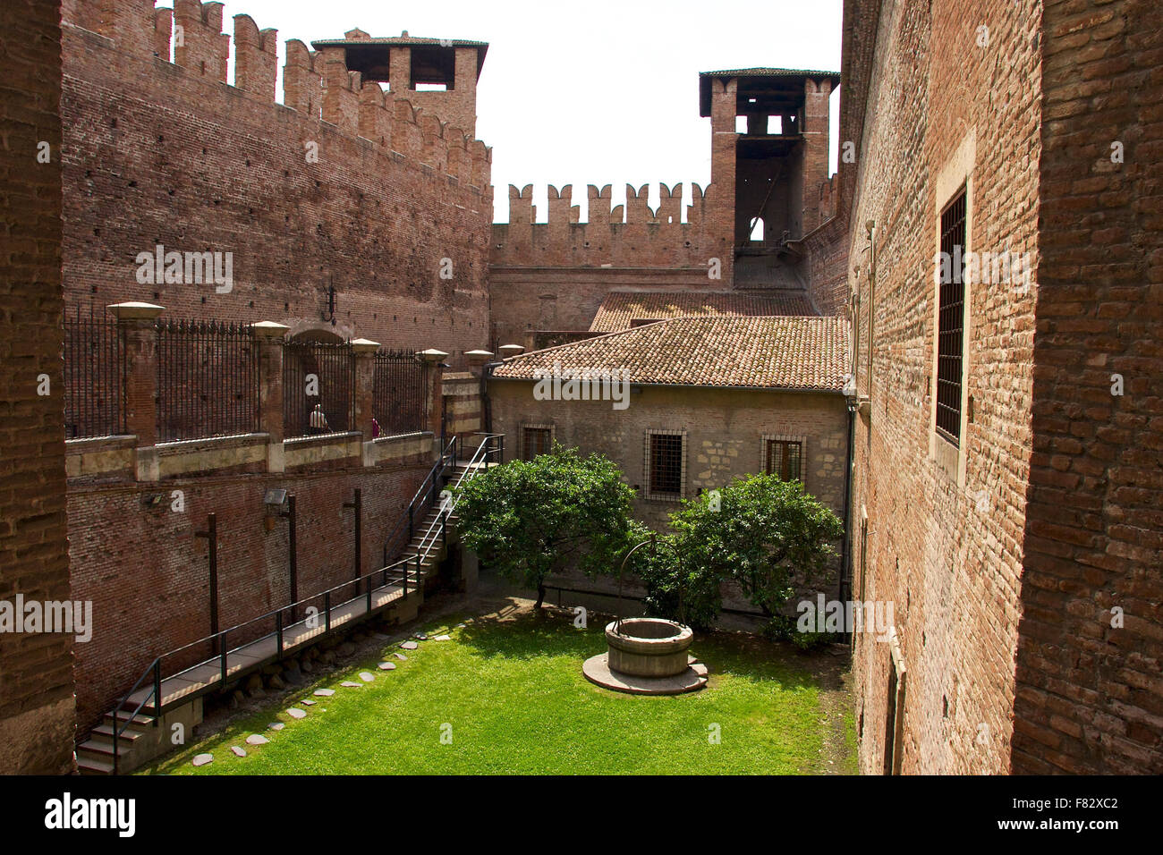 Lombardy castle hi-res stock photography and images - Alamy
