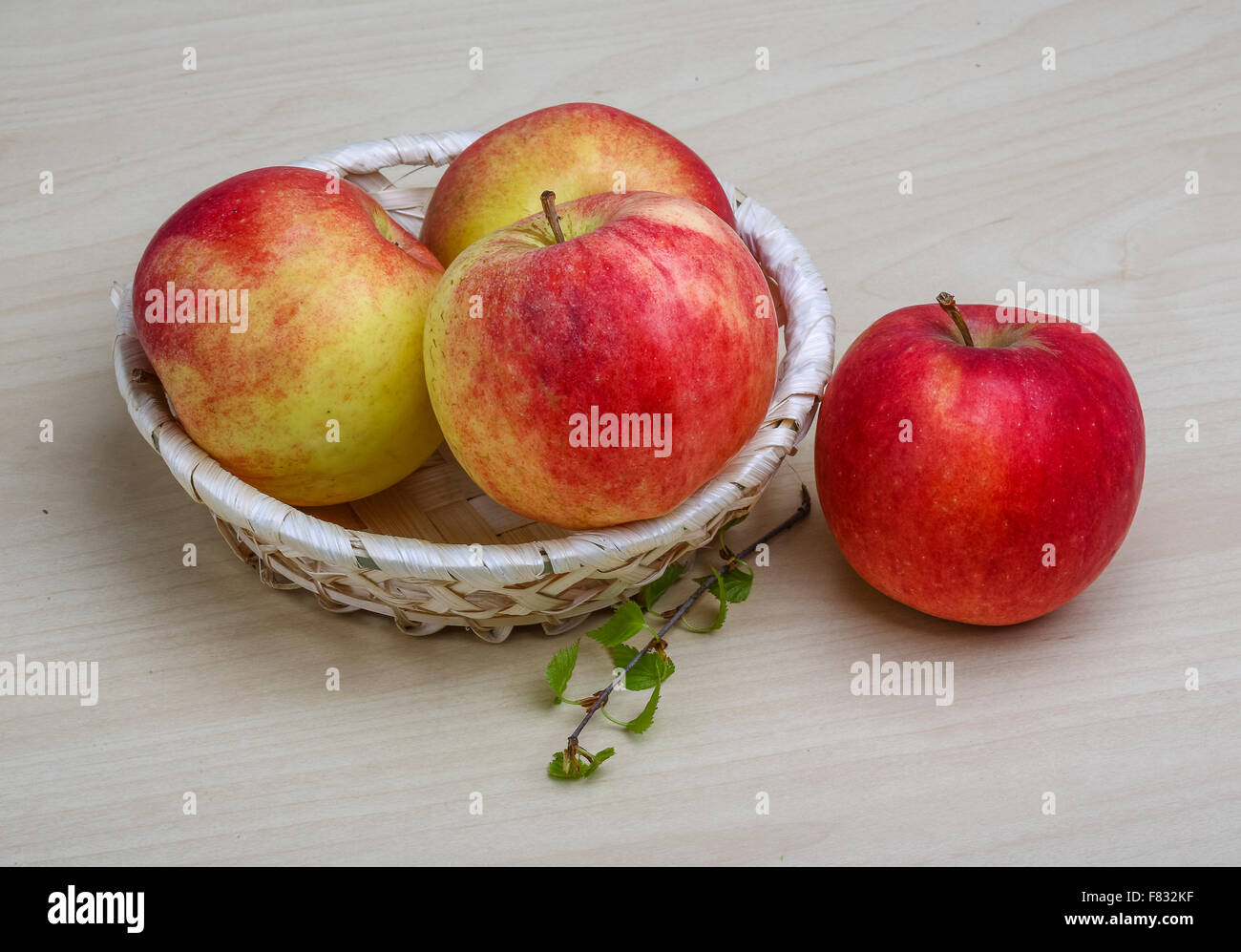 Few apples in the basket on wood backgrond Stock Photo - Alamy