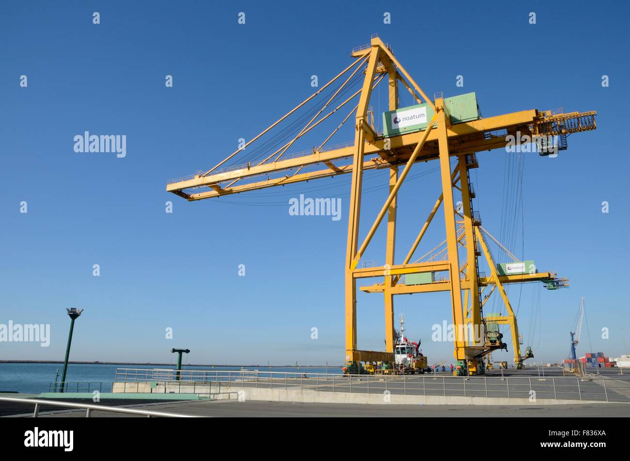 Large Yellow Crane Stock Photos & Large Yellow Crane Stock Images - Alamy