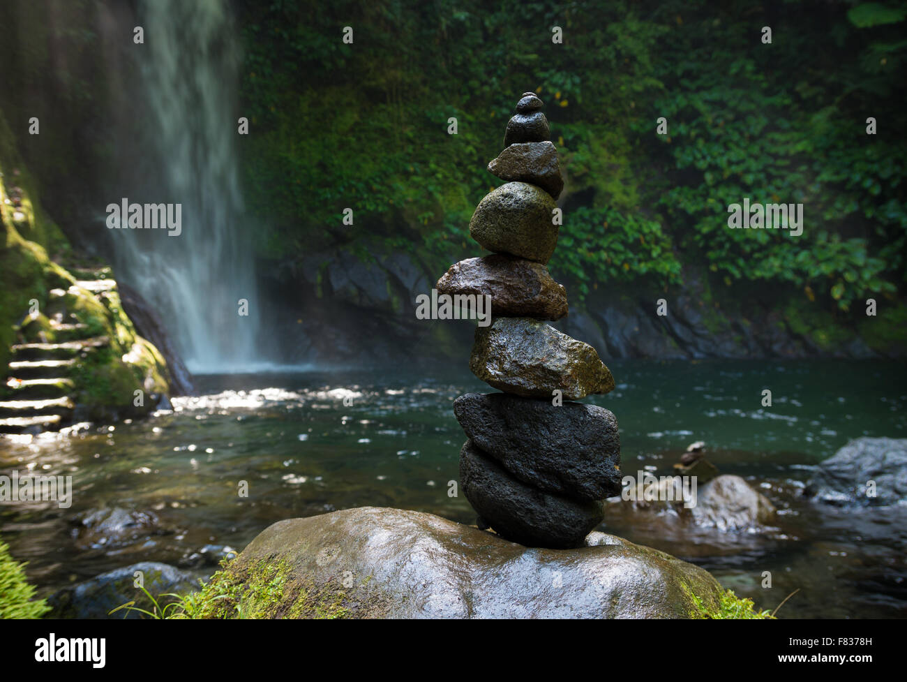 piles up pebble stones in a perfect balance Stock Photo - Alamy