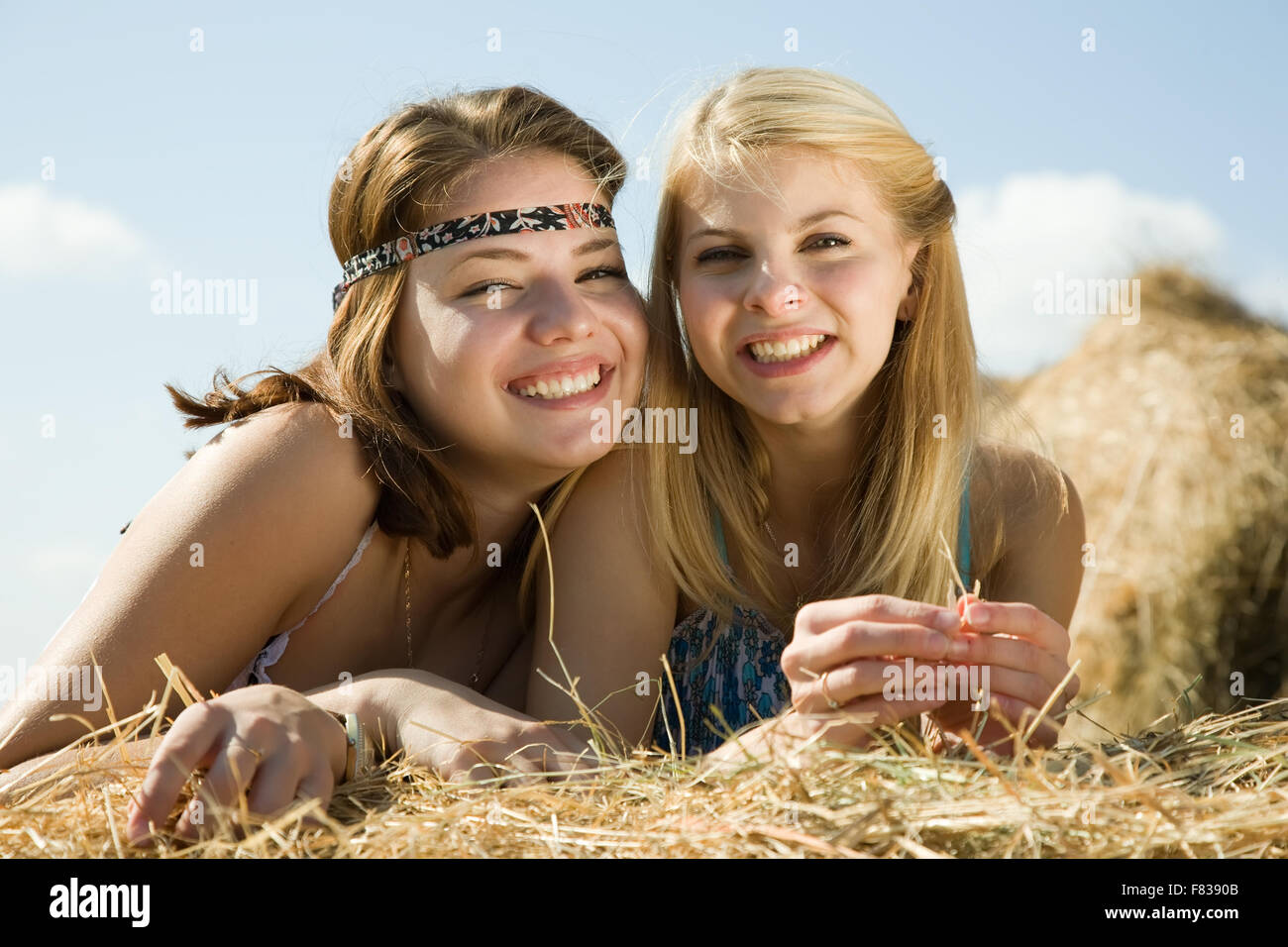 Scene sister straw straw hi-res stock photography and images - Alamy
