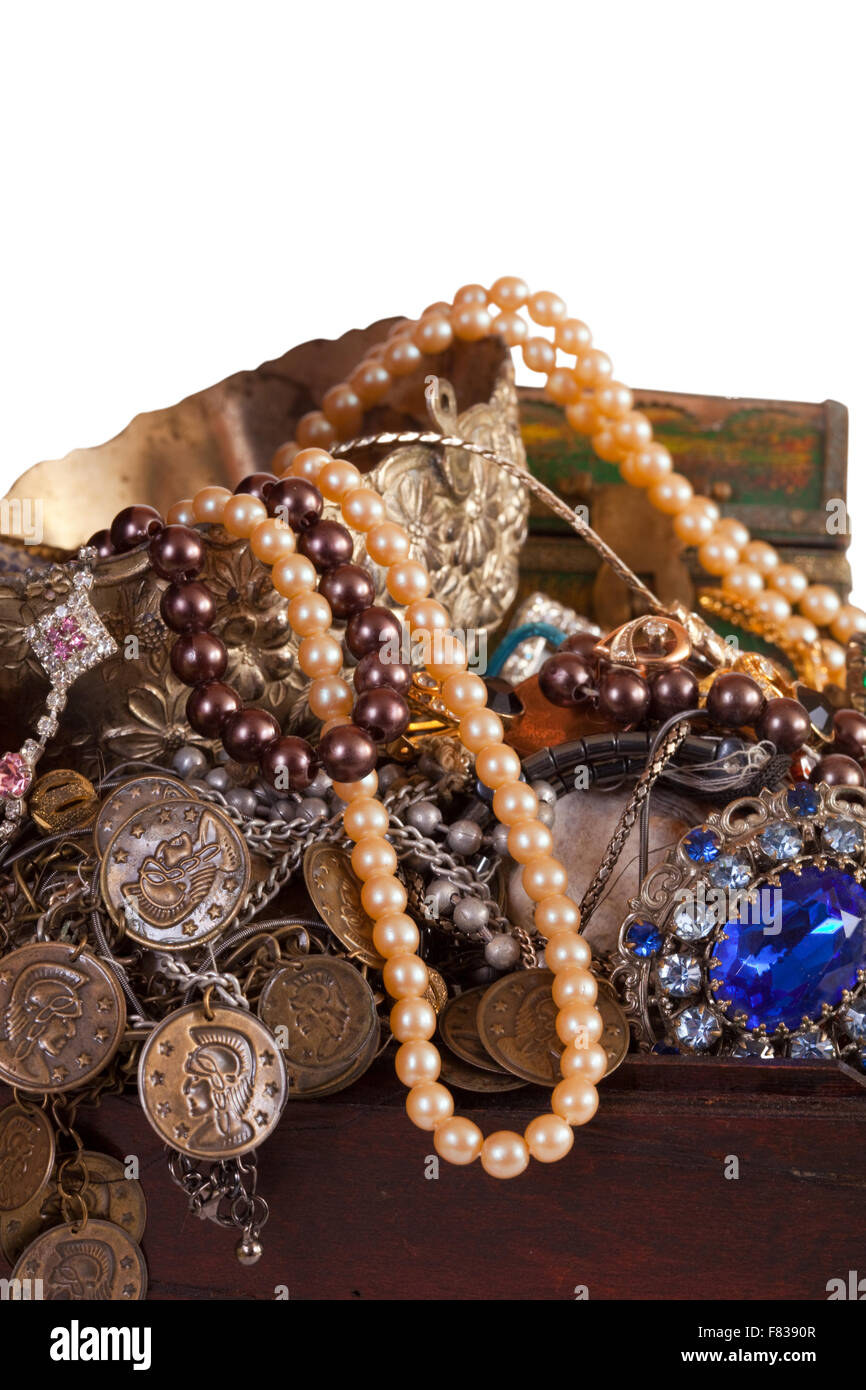 Closeup of full treasure chest with jewellery Stock Photo - Alamy
