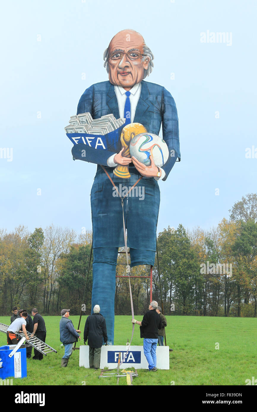 Guy fawkes bonfire effigy hi-res stock photography and images - Alamy