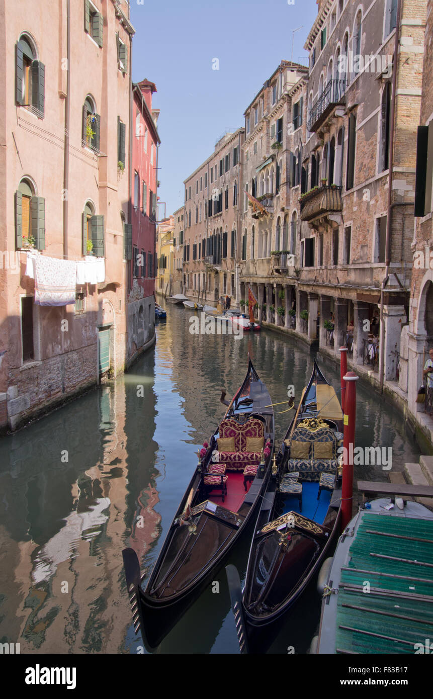 Laundry and canal hi-res stock photography and images - Alamy