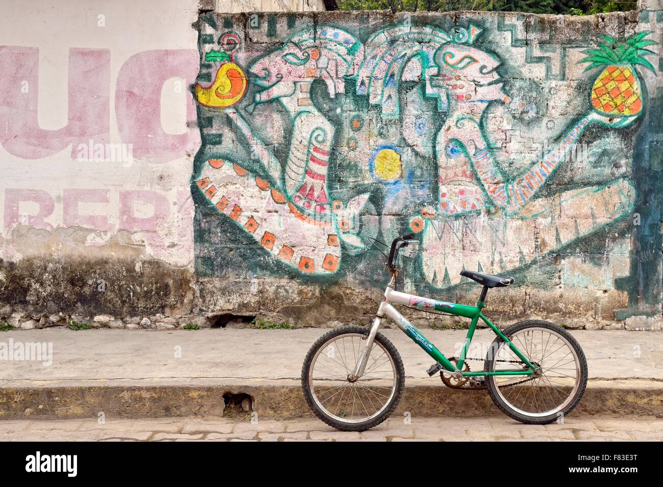 Bicycle mural hi-res stock photography and images - Alamy