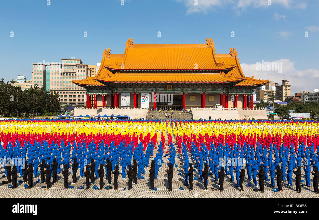 Falun dafa hi-res stock photography and images - Alamy