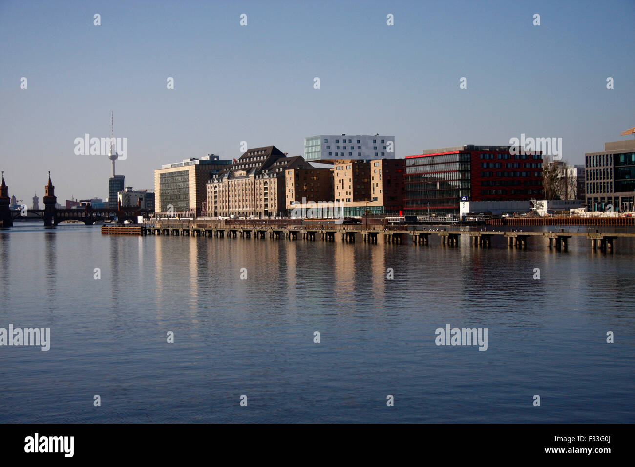 Skyline: Oberbaumbruecke, Spree, Fernsehturm, Berlin-Treptow Stock ...