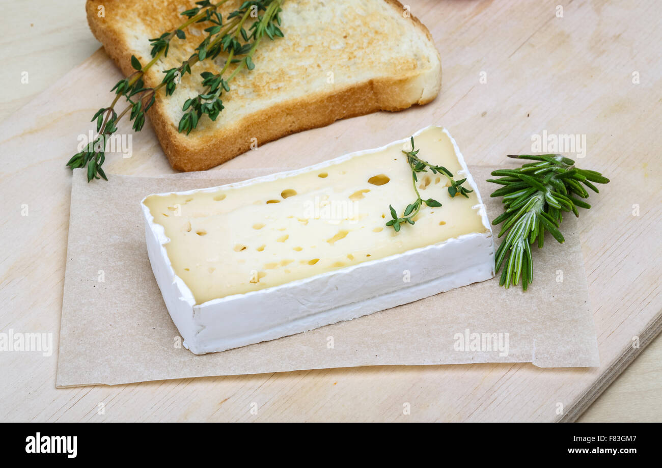 Soft brie cheese with rosemary, thyme and toast bread Stock Photo - Alamy