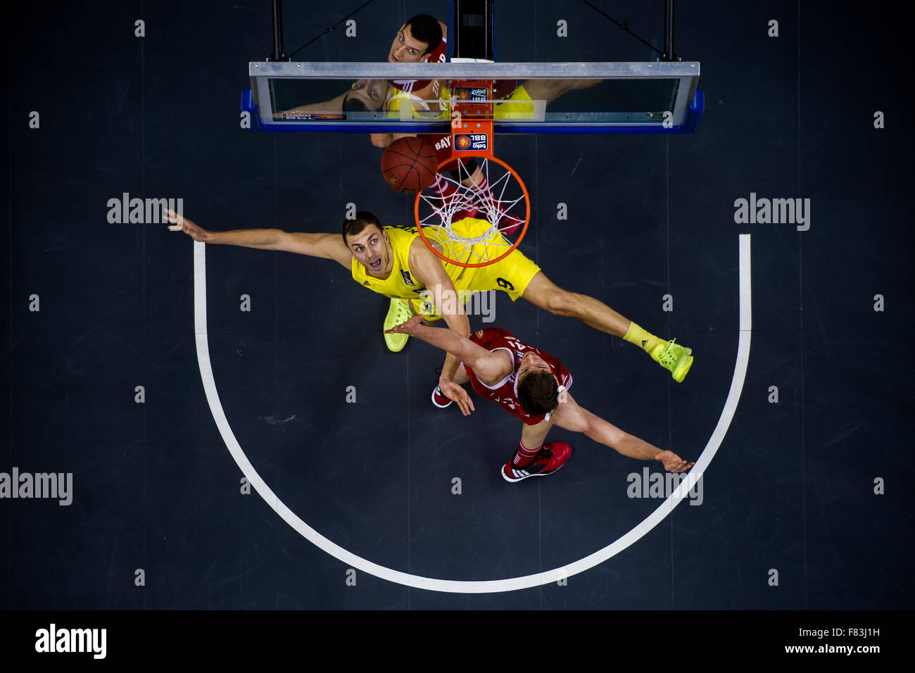 Berlin's Elmedin Kikanovic (C) and Munich's Daniel Mayr (bottom) and ...