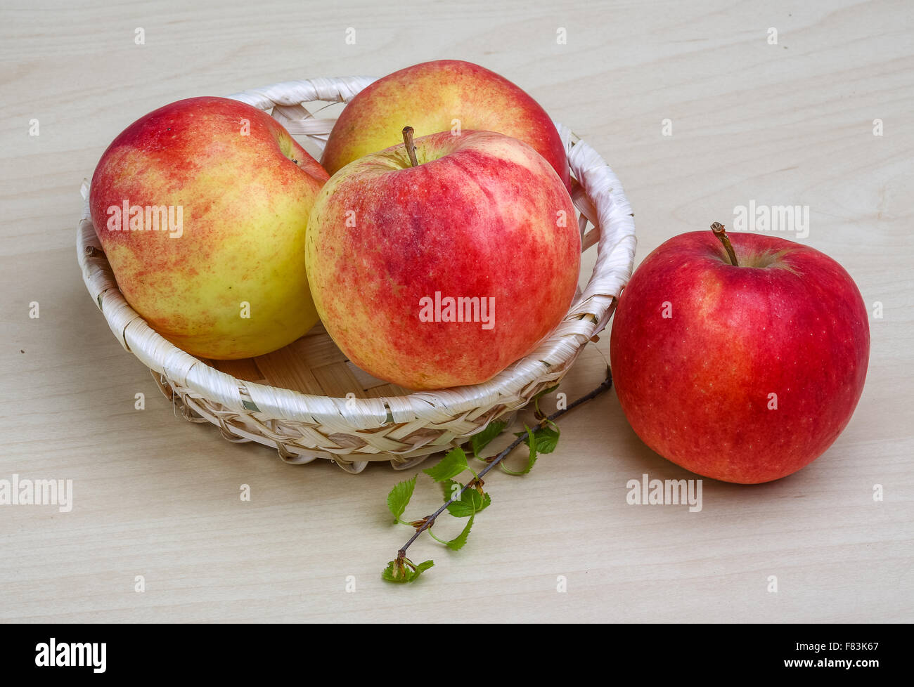 Few apples in the basket on wood backgrond Stock Photo - Alamy