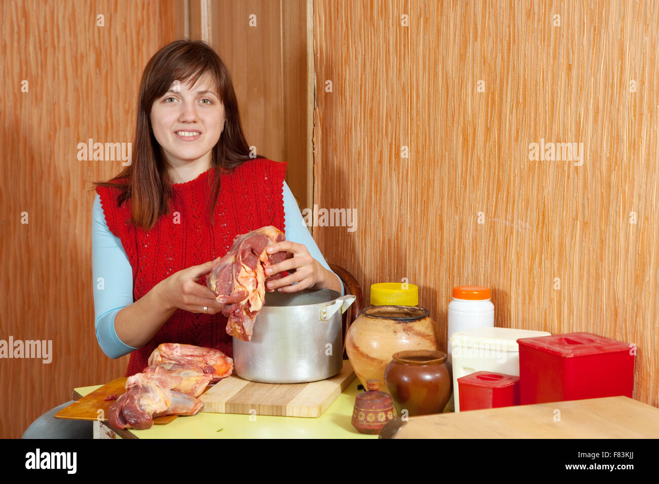 Young woman cooking beef in her kitchen Stock Photo - Alamy