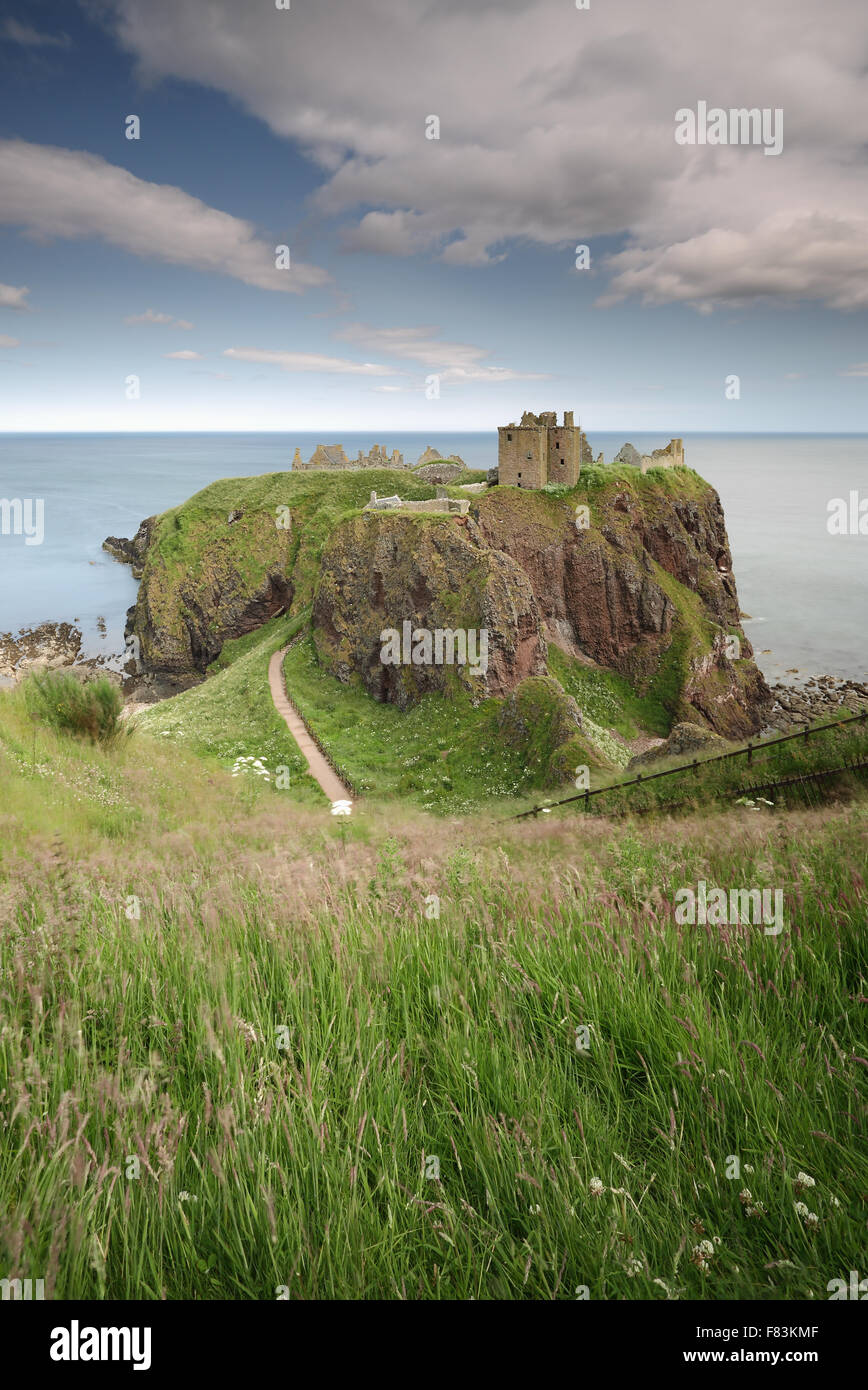Dunnottar hi-res stock photography and images - Alamy