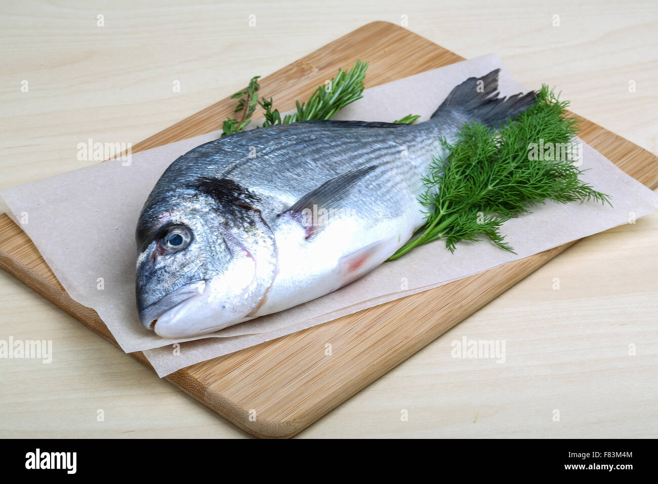 Raw dorado fish with dill, rosemary and thyme Stock Photo - Alamy
