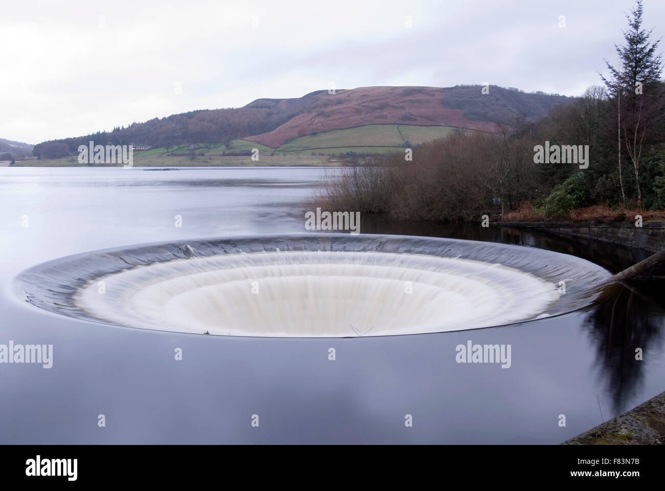 Reservoir draw off tower High Resolution Stock Photography and Images ...