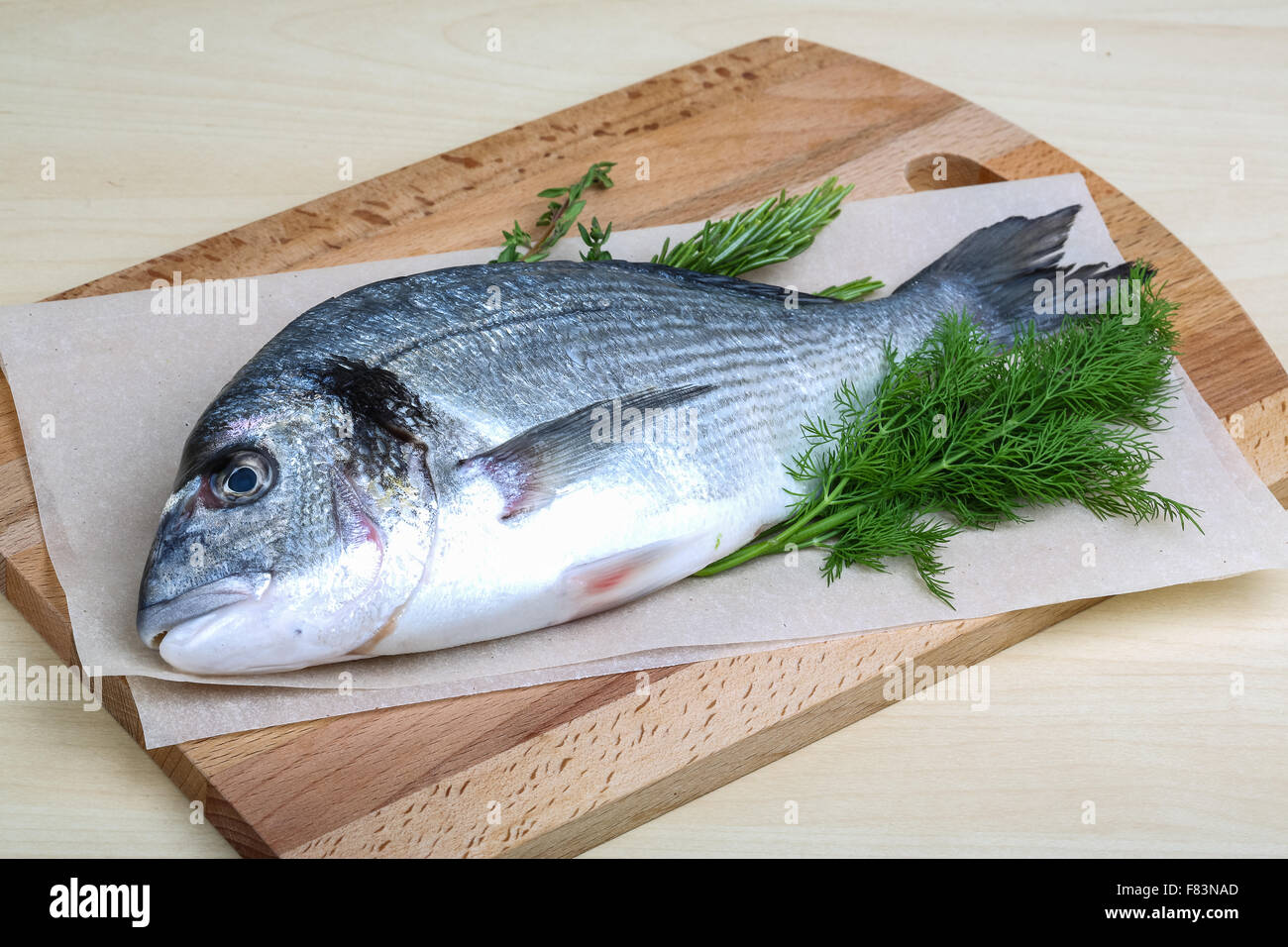 Raw dorado fish with dill, rosemary and thyme Stock Photo - Alamy