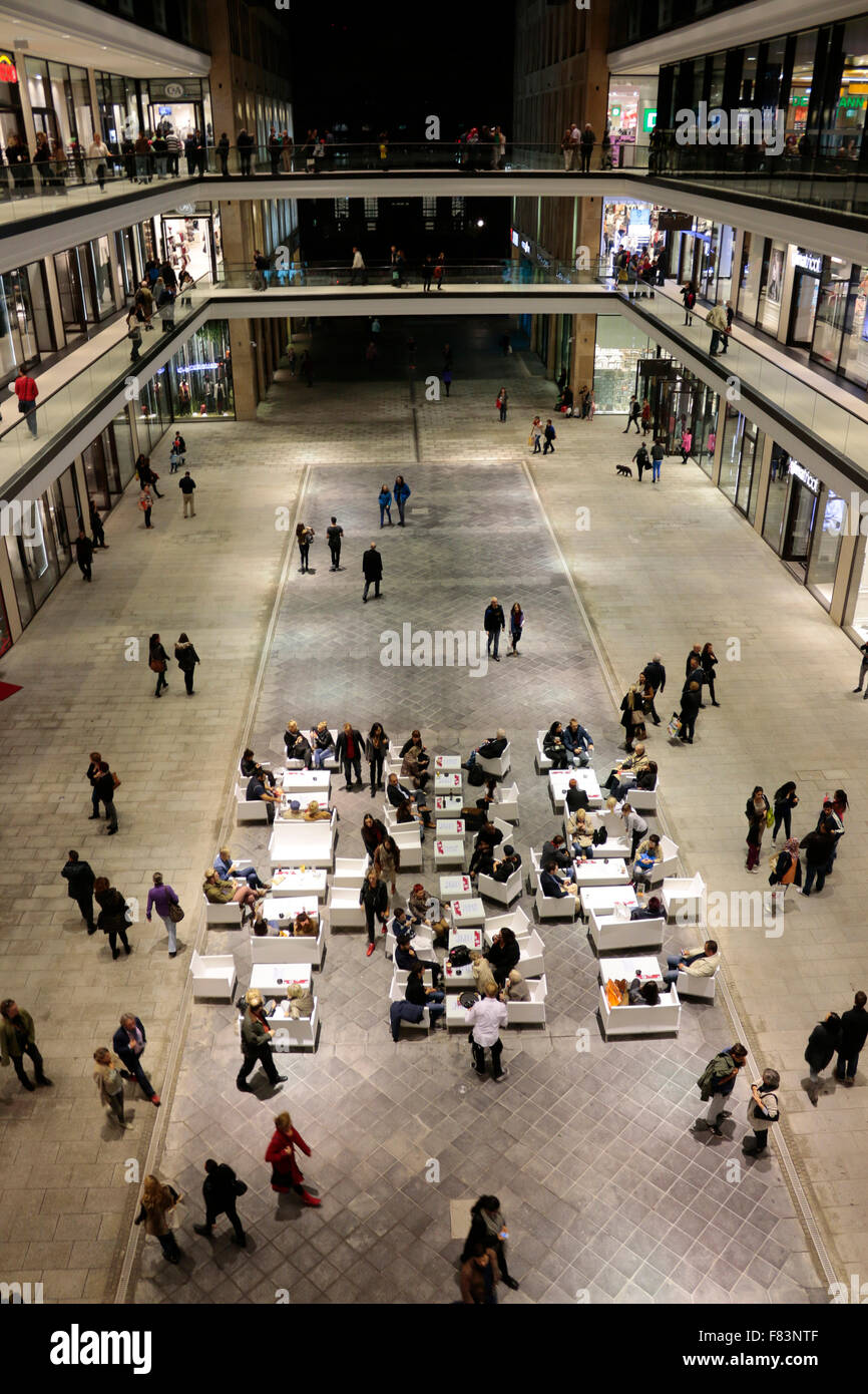 Impressionen - das neue Einkaufszentrum "Mall of Berlin" am Leipziger Platz, Berlin-Mitte Stock ...