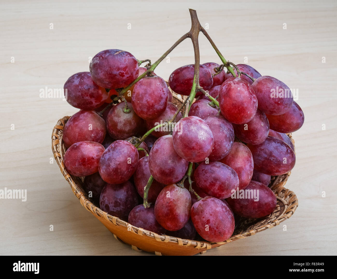 Red ripe grape on the wood background Stock Photo - Alamy