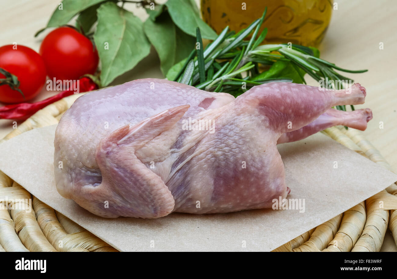 Raw quail with herbs ready for cooking Stock Photo - Alamy