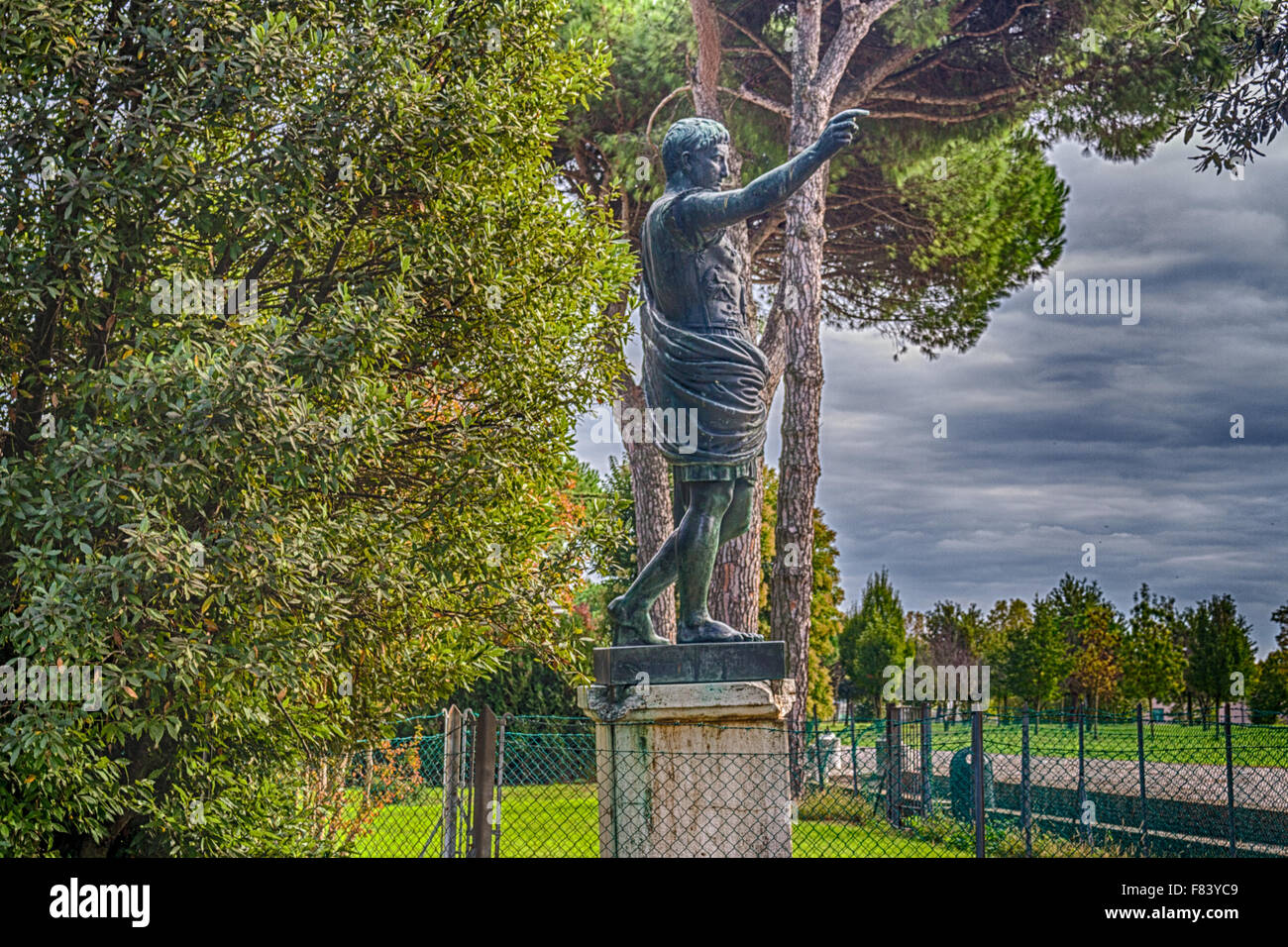 statue of ancient Roman dignitary in the open Stock Photo - Alamy