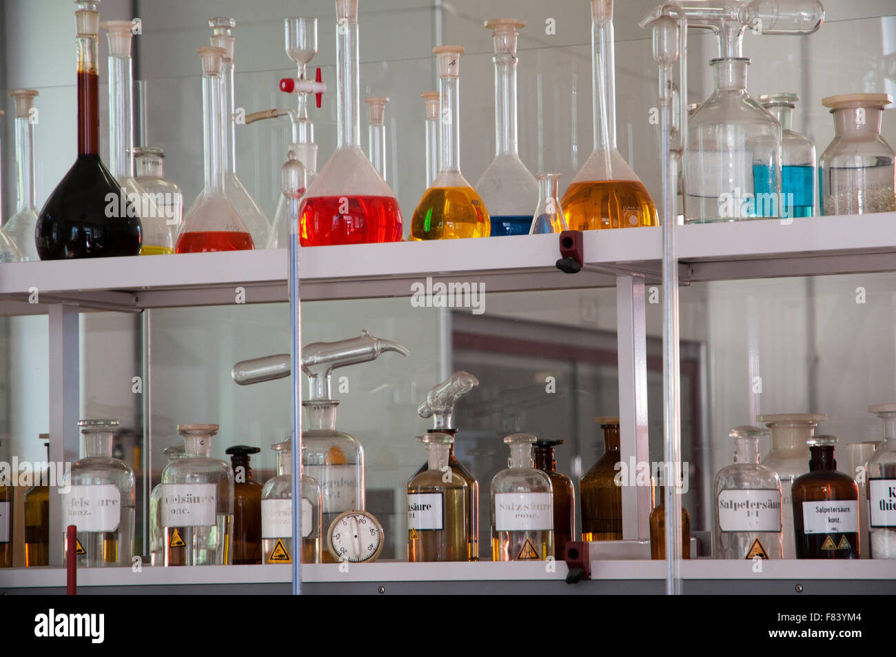 Old chemical laboratory hi-res stock photography and images - Alamy