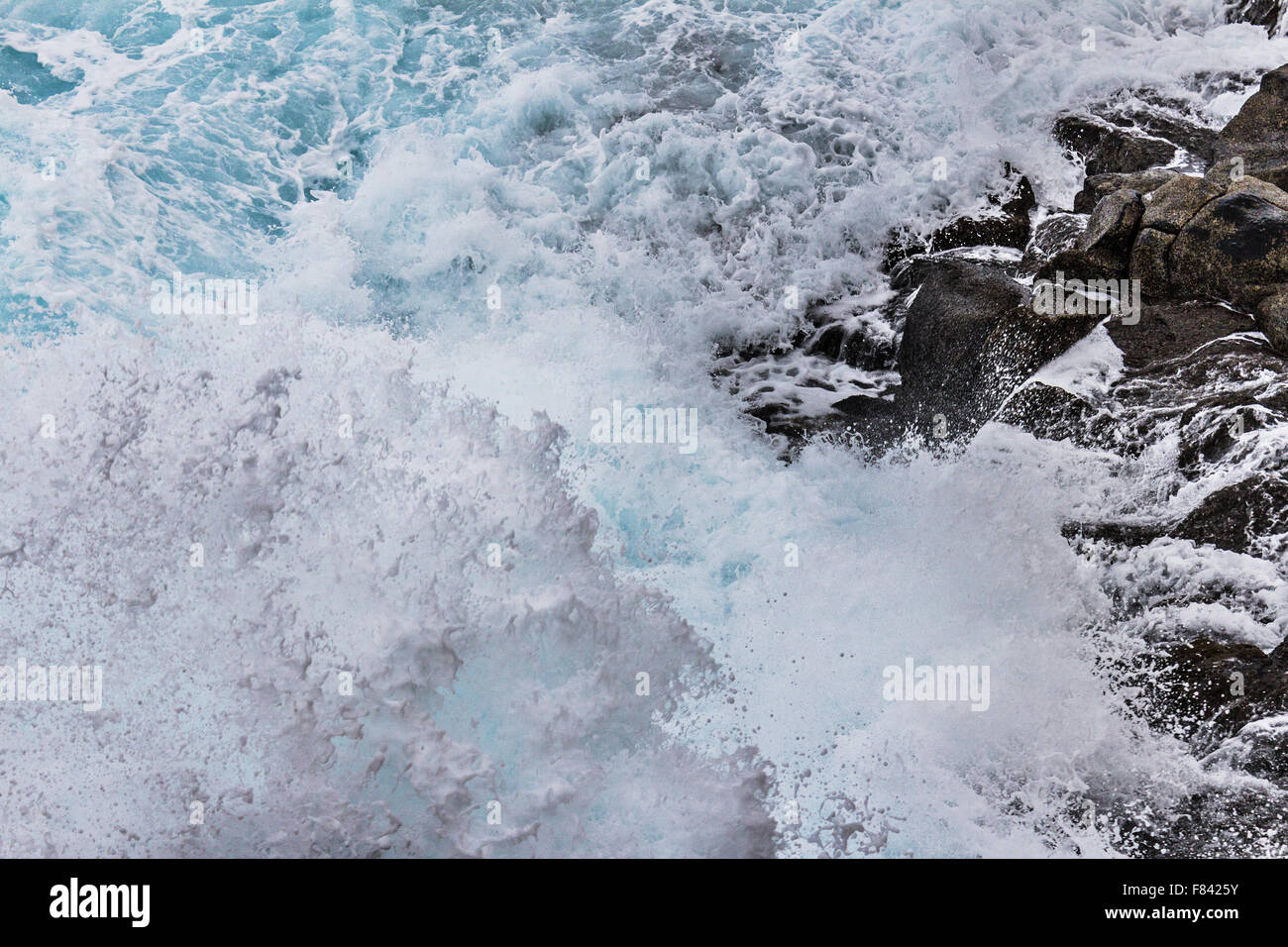 waves breaking on shore - waves splashing on rocks Stock Photo - Alamy